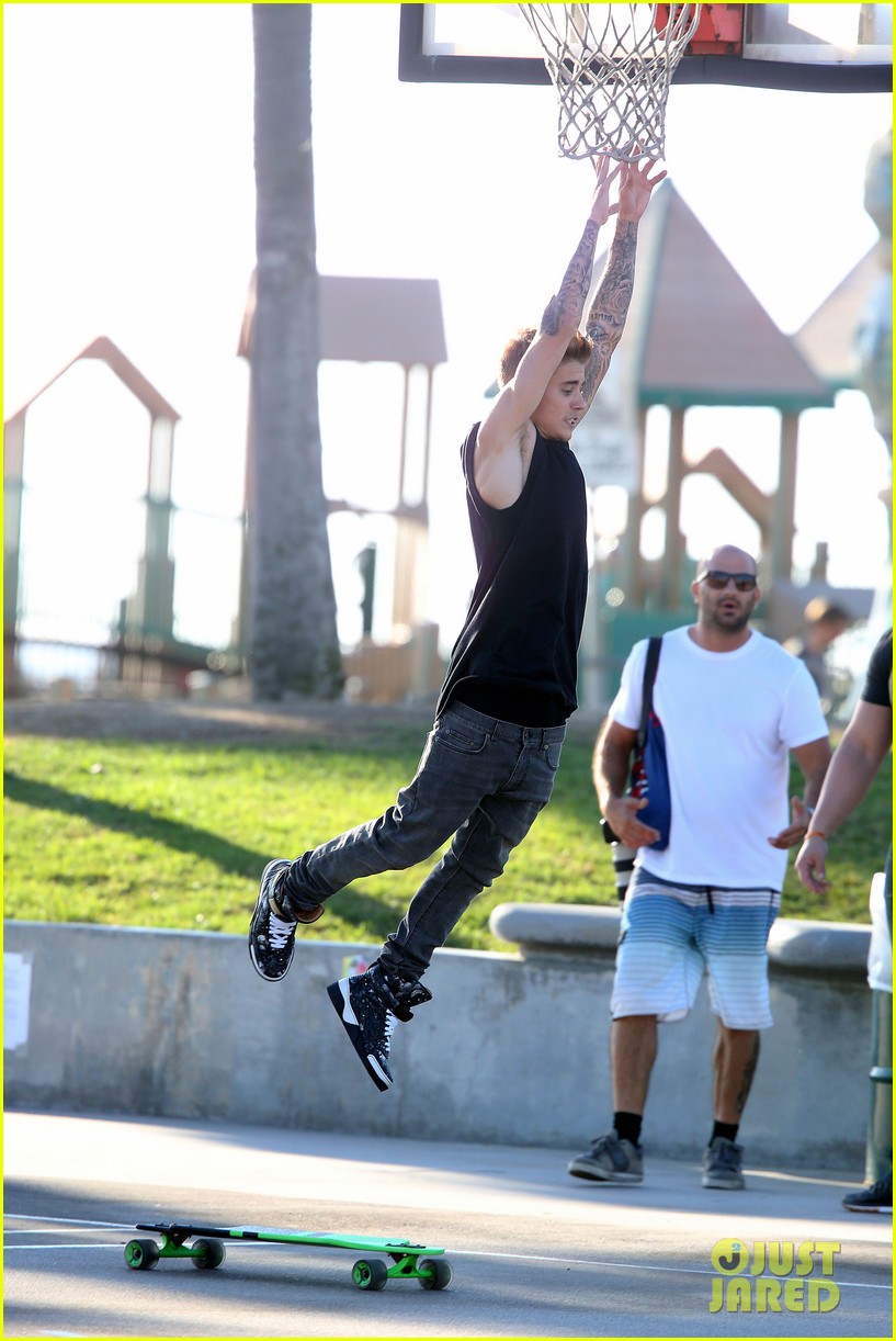 Justin Bieber Shows Off His Sporty Side in Venice Beach: Photo 3203720 ...