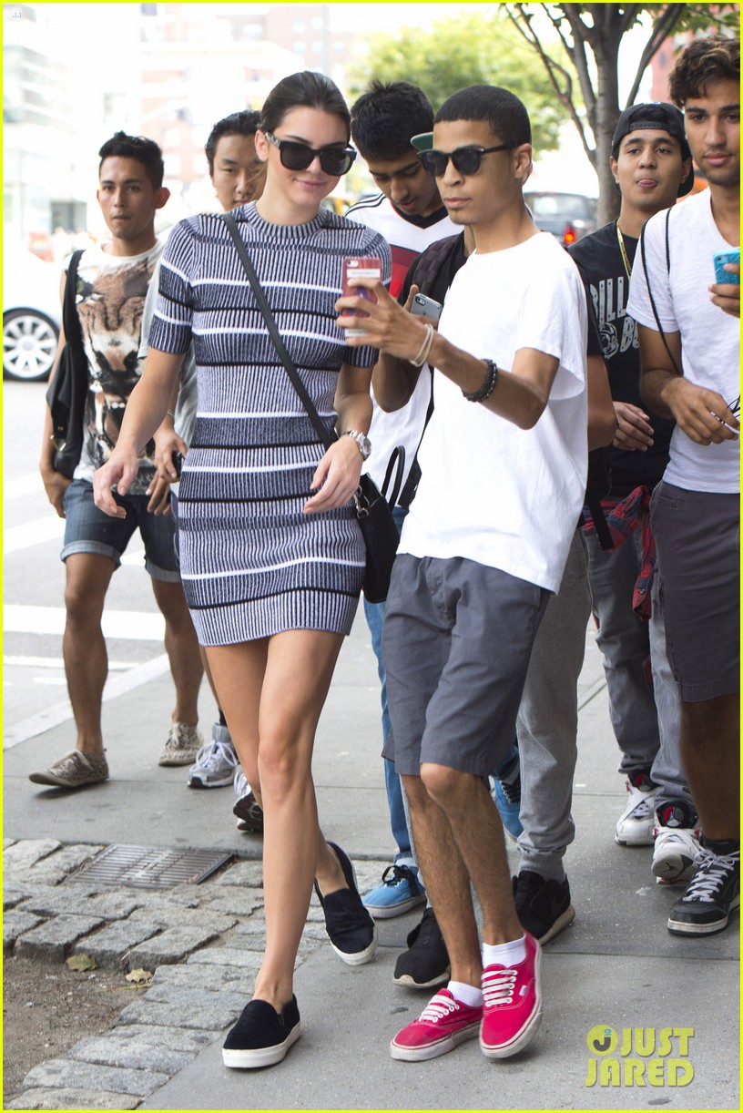 Kendall Jenner & Hailey Baldwin Hit Barneys New York Ahead of Fashion ...