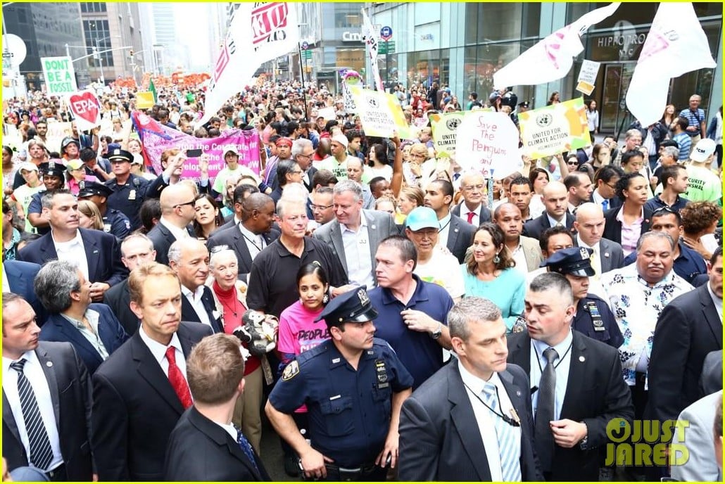Leonardo DiCaprio & Mark Ruffalo March for Climate Change: Photo ...