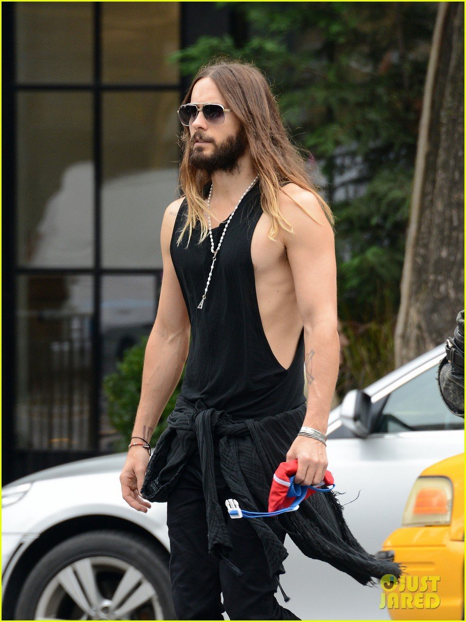Jared Leto's Muscles Are on Full Display for Big Apple Outing!: Photo ...