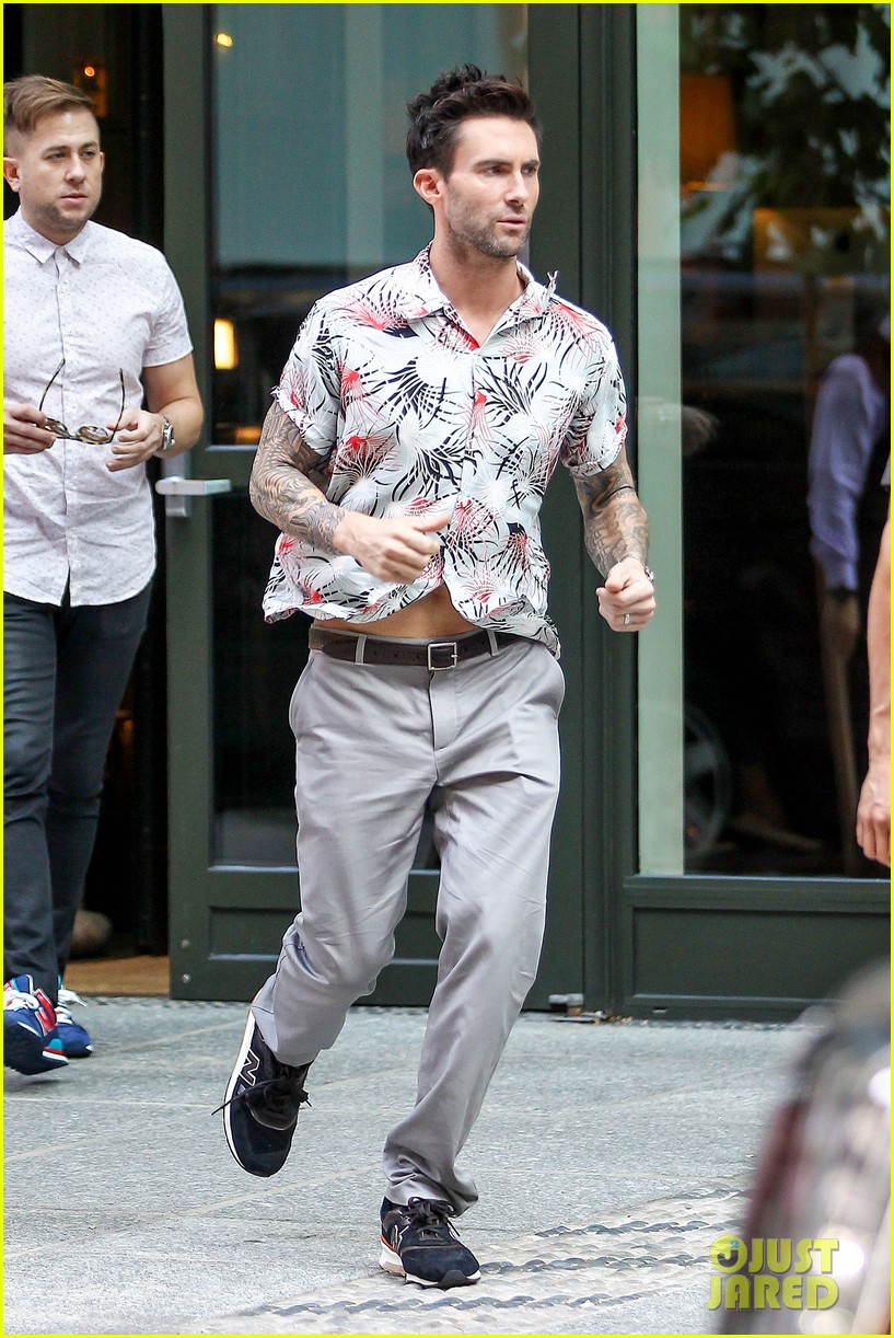 Adam Levine Performs 'Maps' with Maroon 5 on 'America's Got Talent ...
