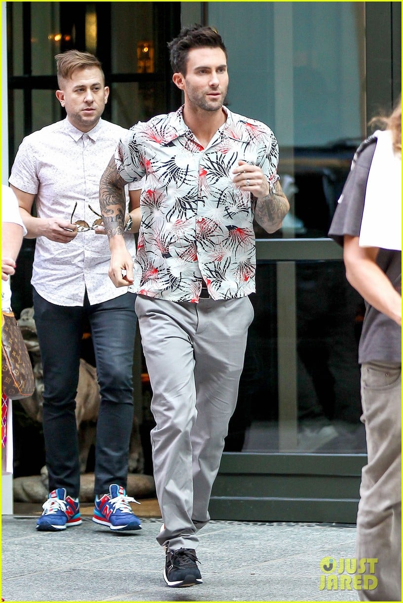 Adam Levine Performs 'Maps' with Maroon 5 on 'America's Got Talent ...