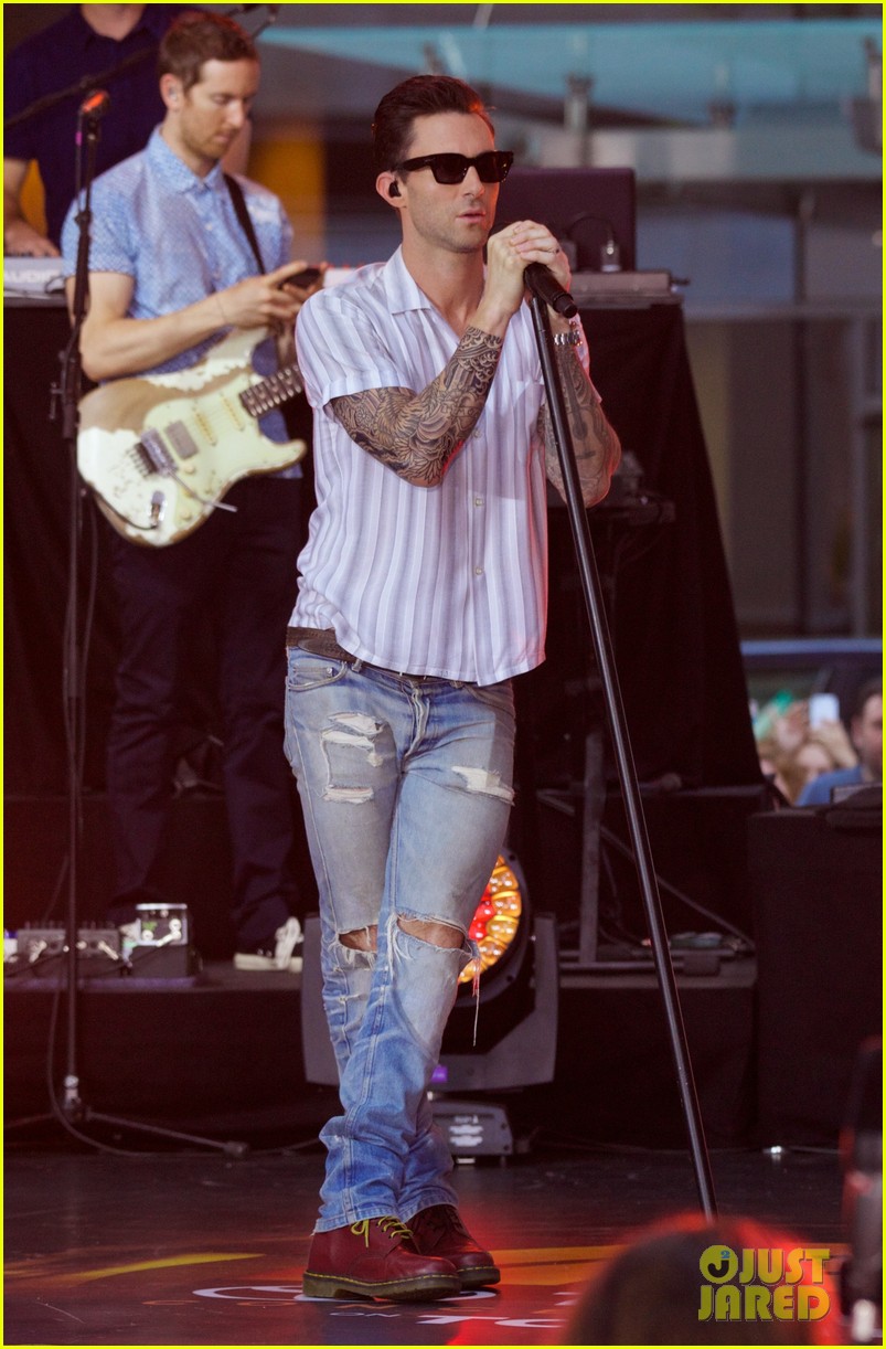 Adam Levine Performs 'Maps' with Maroon 5 on 'Today Show': Photo ...
