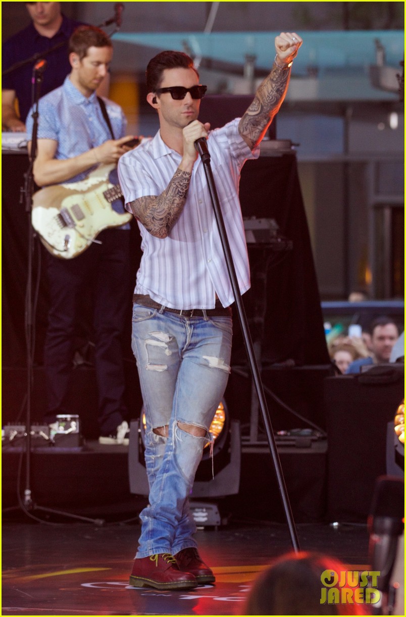 Adam Levine Performs 'Maps' with Maroon 5 on 'Today Show': Photo ...