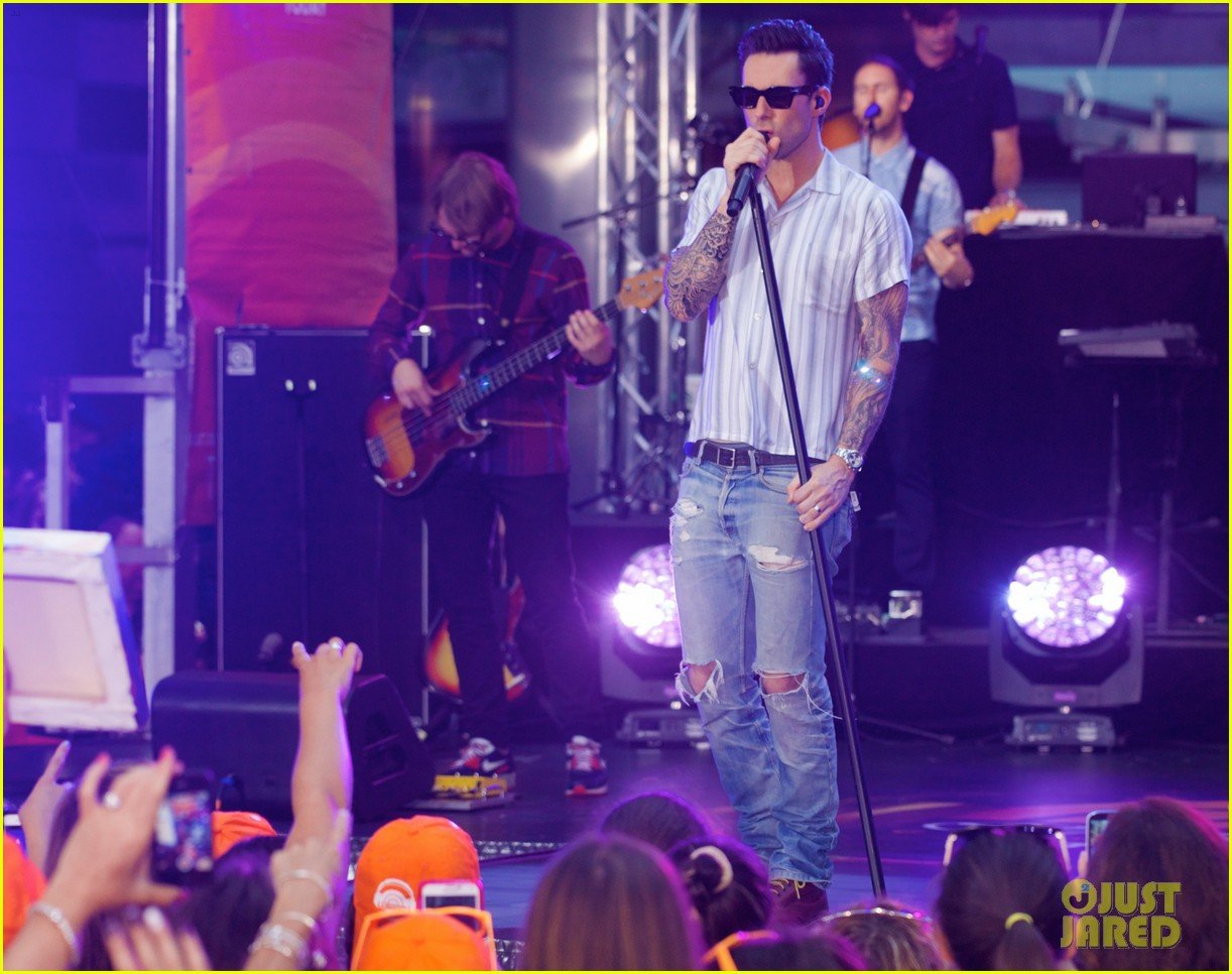 Adam Levine Performs 'Maps' with Maroon 5 on 'Today Show': Photo ...