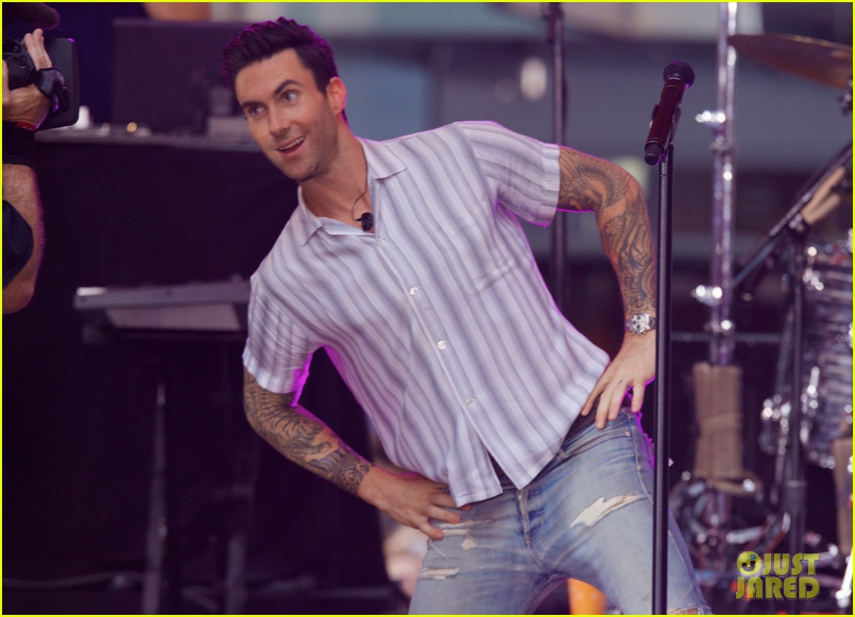 Adam Levine Performs 'Maps' with Maroon 5 on 'Today Show': Photo ...