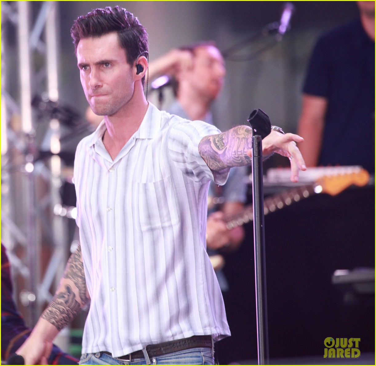 Adam Levine Performs 'Maps' with Maroon 5 on 'Today Show': Photo ...