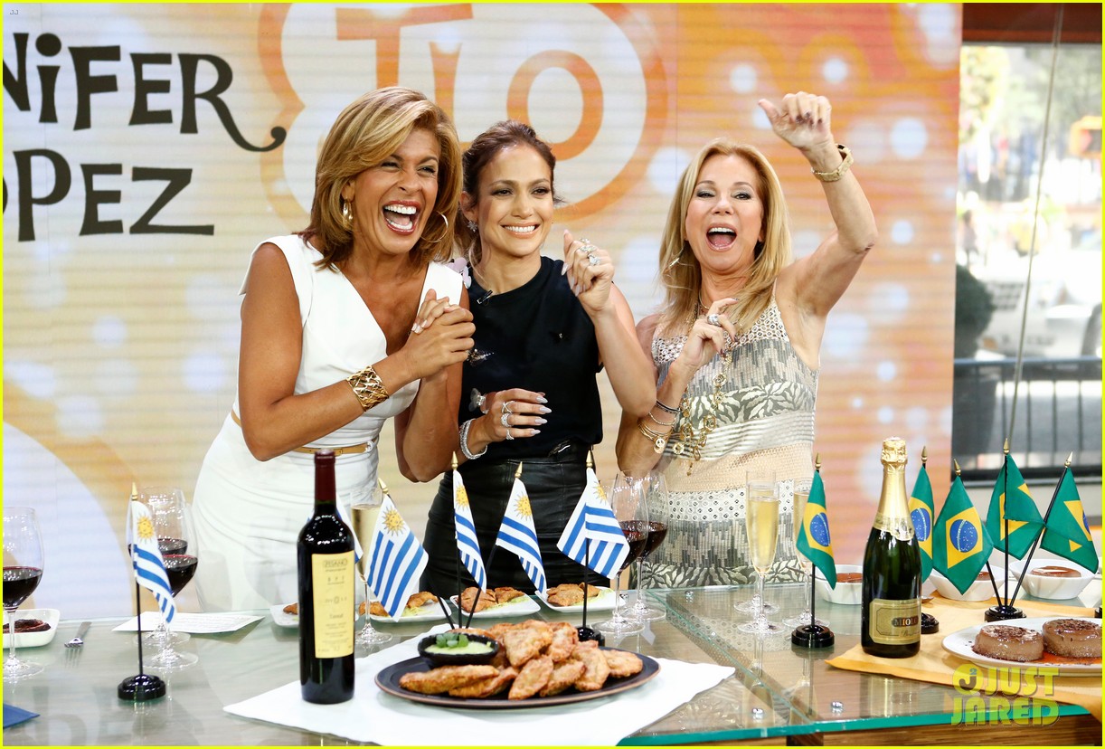 Jennifer Lopez Plays 'Car-aoke' with Meredith Vieira! (Video): Photo ...