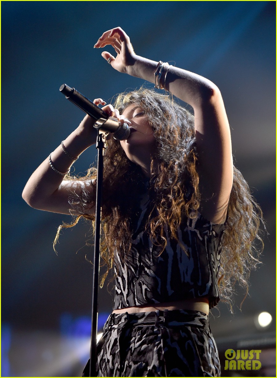 Lorde Rocks Out at iHeartRadio Music Festival 2014 - Full Video!: Photo ...