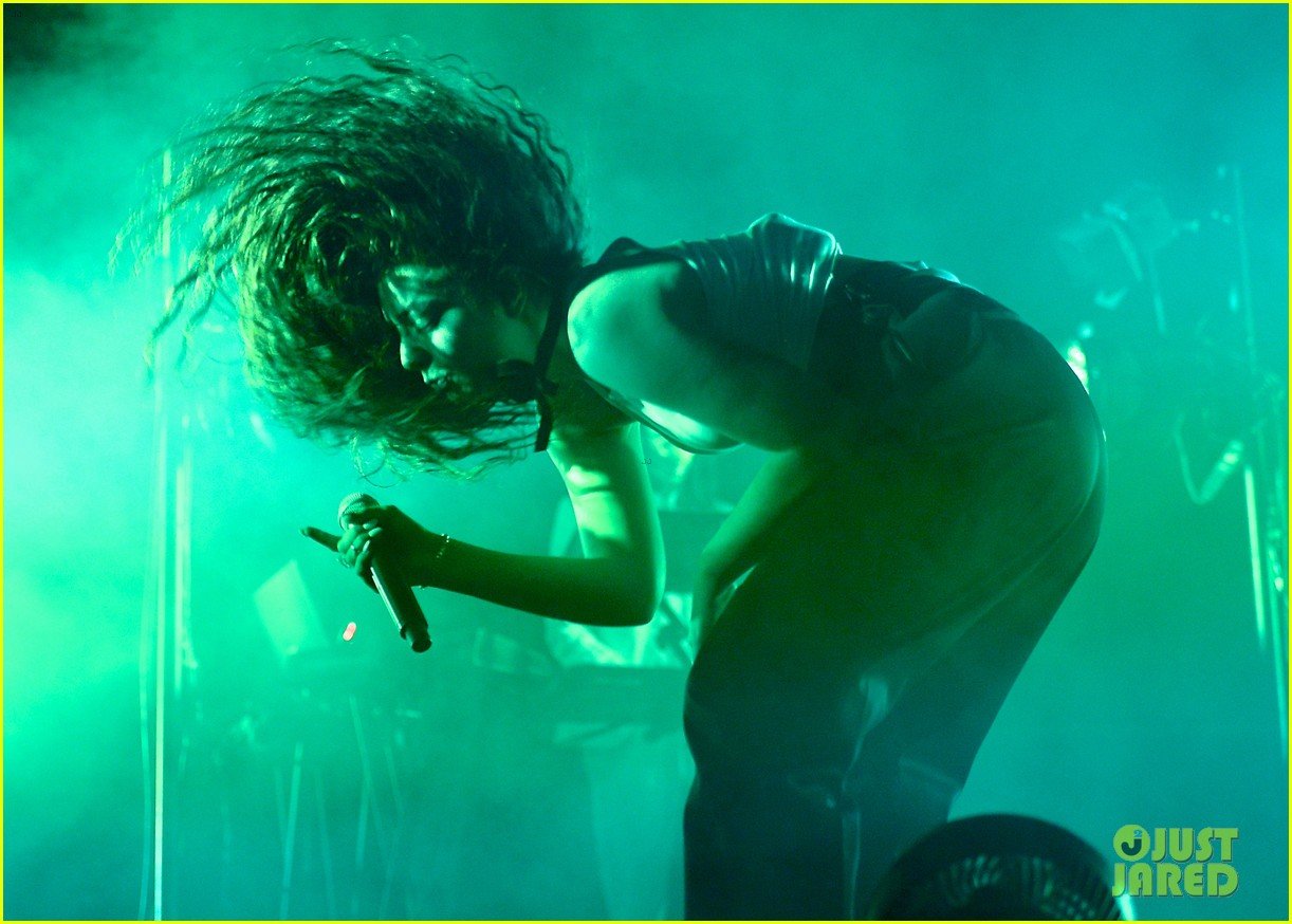 Lorde Rocks Out at iHeartRadio Music Festival 2014 - Full Video!: Photo ...