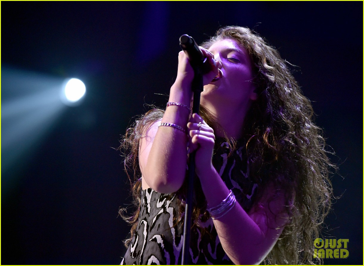 Lorde Rocks Out at iHeartRadio Music Festival 2014 - Full Video!: Photo ...