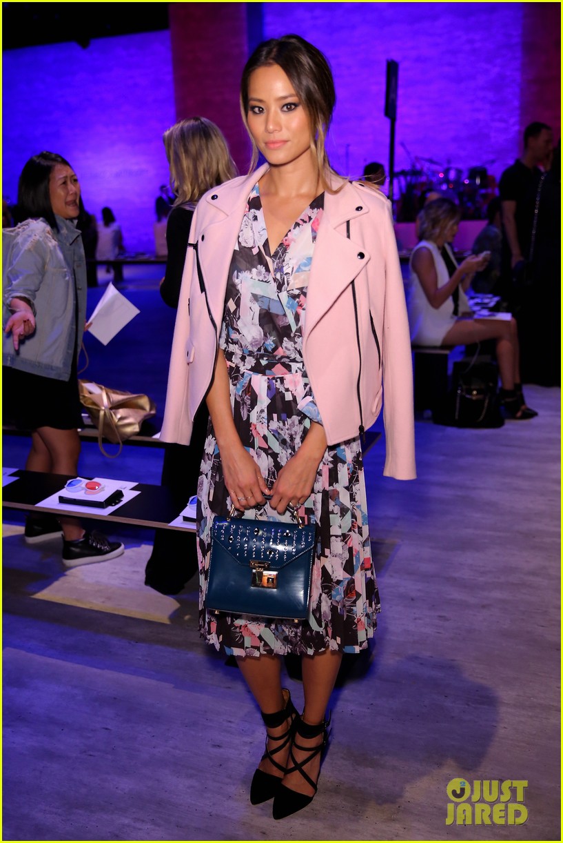 Girls' Zosia Mamet Debuts Platinum Blonde Hair During NYFW: Photo ...