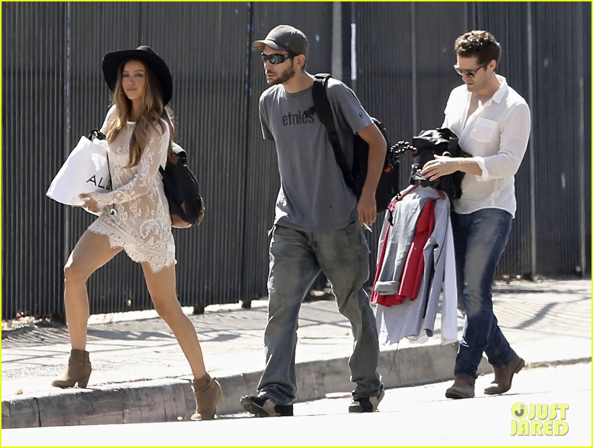 Matthew Morrison & Renee Puene Look Picture Perfect On Set: Photo ...