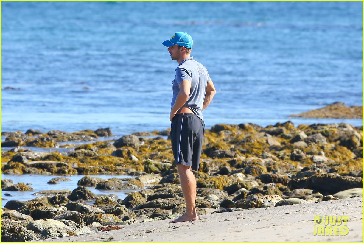 Photo: chris martin smiley face beach 17 | Photo 3204984 | Just Jared ...
