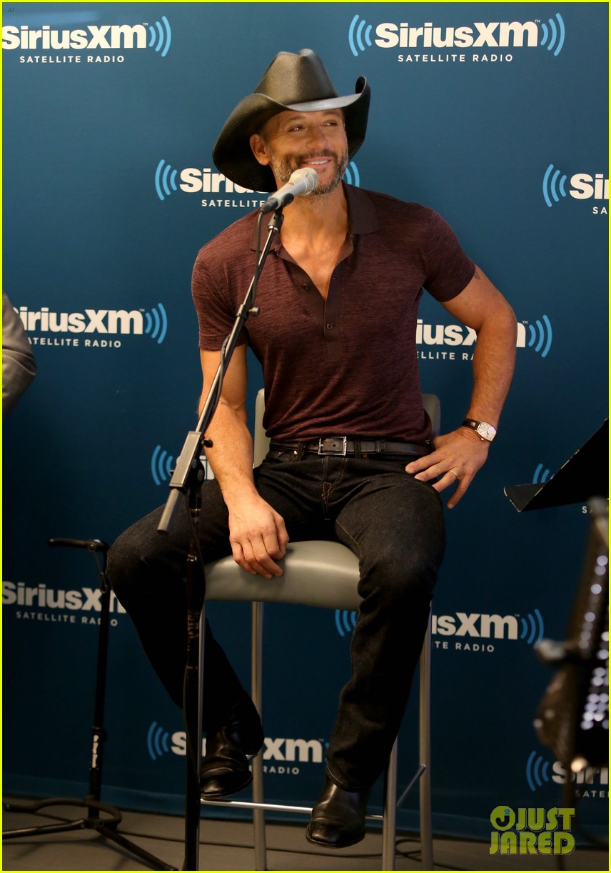 Here's Tim McGraw Reminding You That He Is Ripped at 47!: Photo 3199832 ...