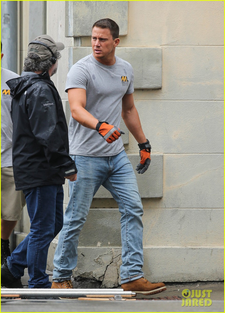 Channing Tatum Flaunts Buff Muscles on 'Magic Mike XXL' Set: Photo ...