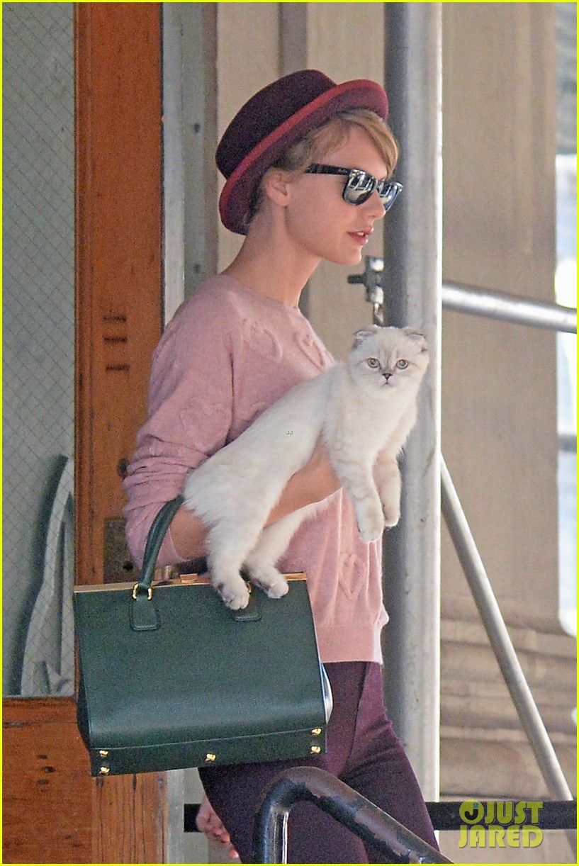 Taylor Swift Defends Her Awkward Dancing After Hilarious Vine Video ...