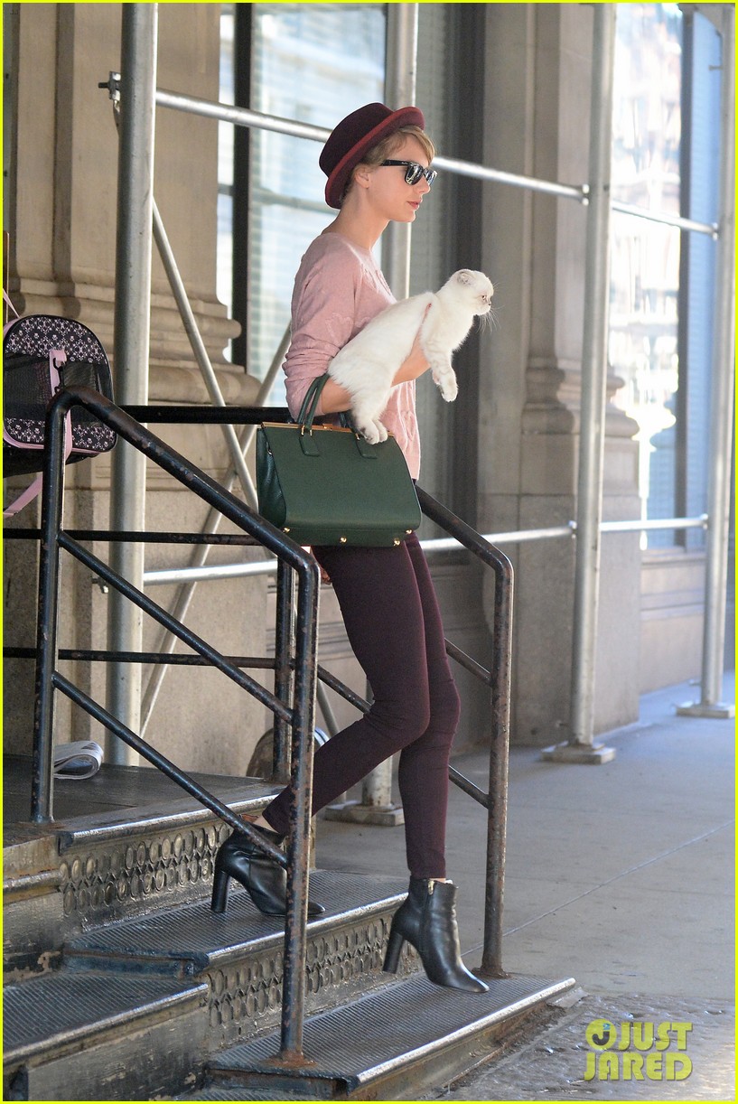 Taylor Swift Defends Her Awkward Dancing After Hilarious Vine Video ...