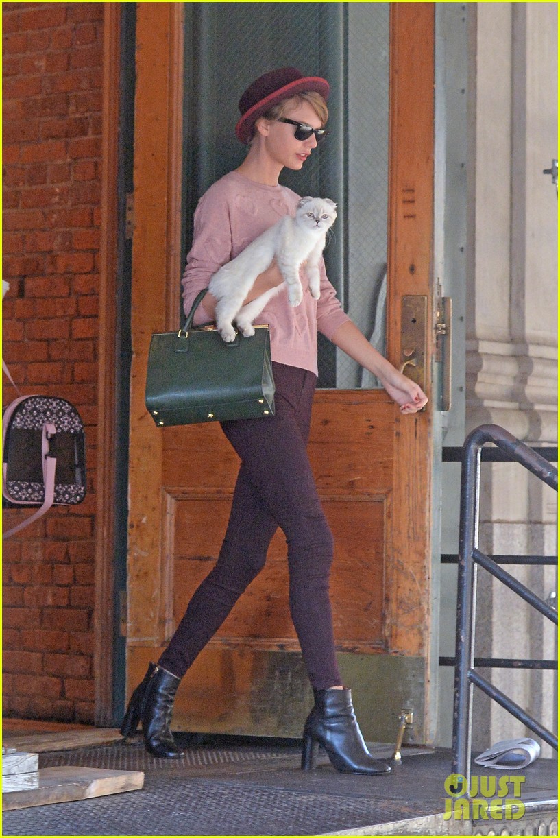 Taylor Swift Defends Her Awkward Dancing After Hilarious Vine Video ...