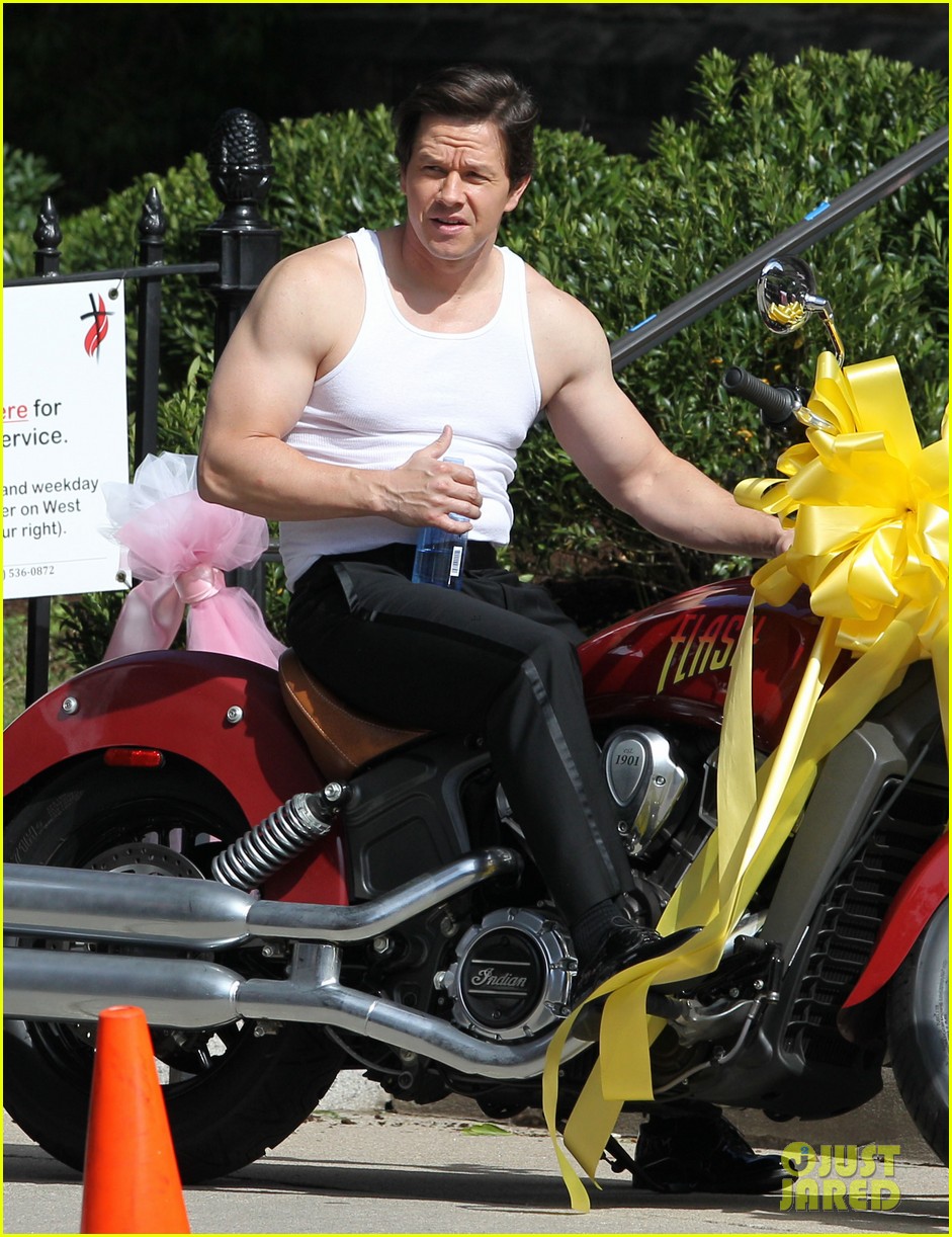 Mark Wahlberg's Muscles Look So Pumped Up for 'Ted 2': Photo 3194497 ...