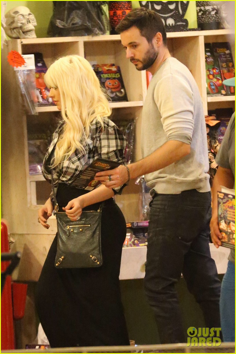 Christina Aguilera & Matthew Rutler Go Pumpkin Picking & Look So in ...