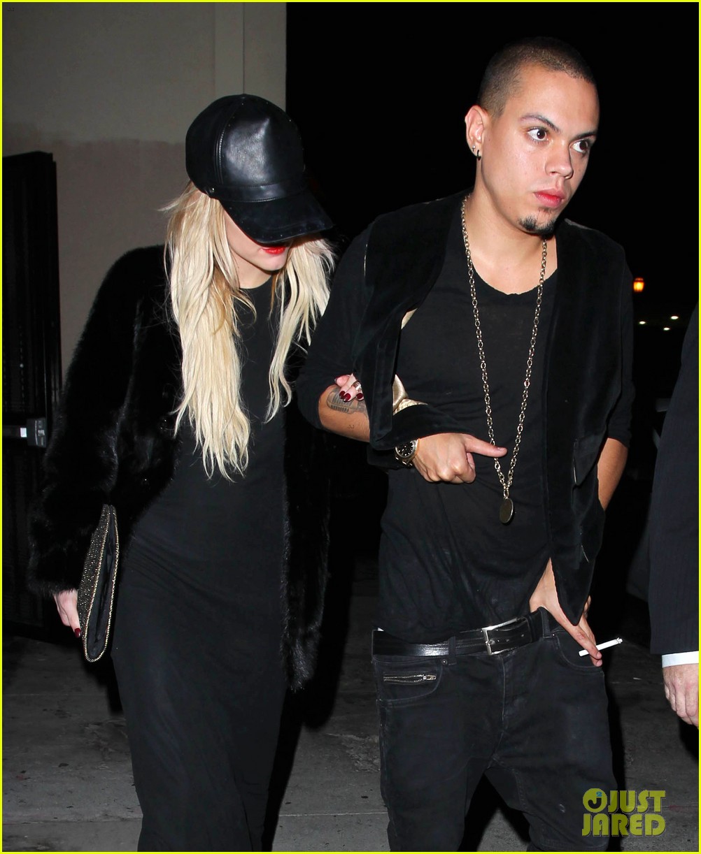 Ashlee Simpson Parties at the Same Club As Her Dad Joe: Photo 3215049 ...