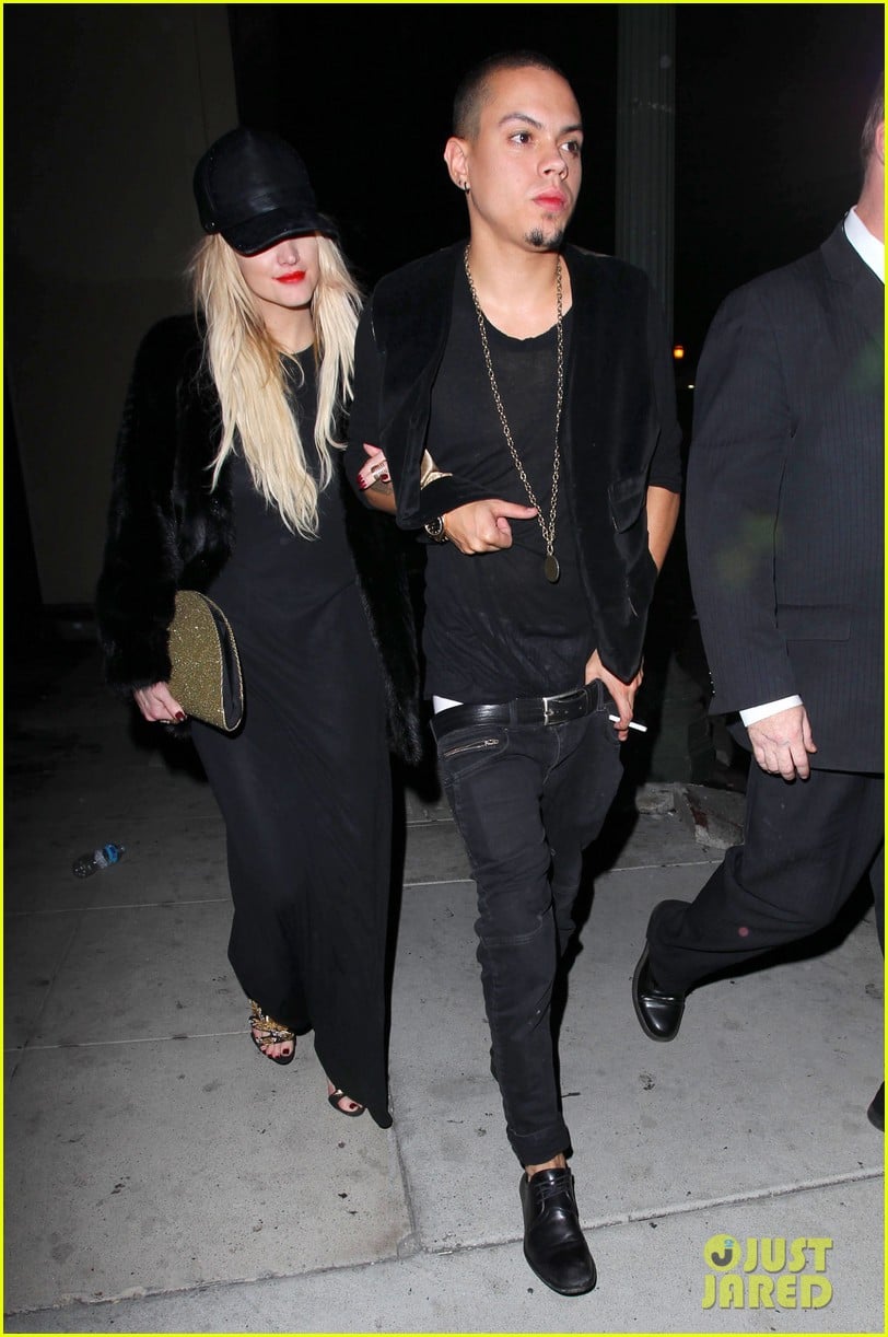 Ashlee Simpson Parties at the Same Club As Her Dad Joe: Photo 3215051 ...