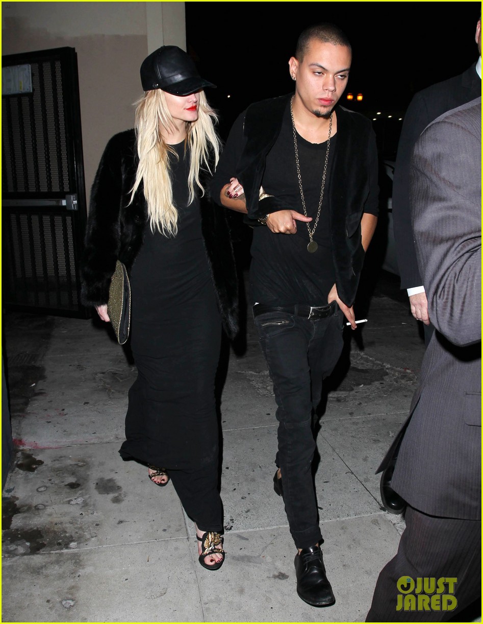 Ashlee Simpson Parties at the Same Club As Her Dad Joe: Photo 3215057 ...