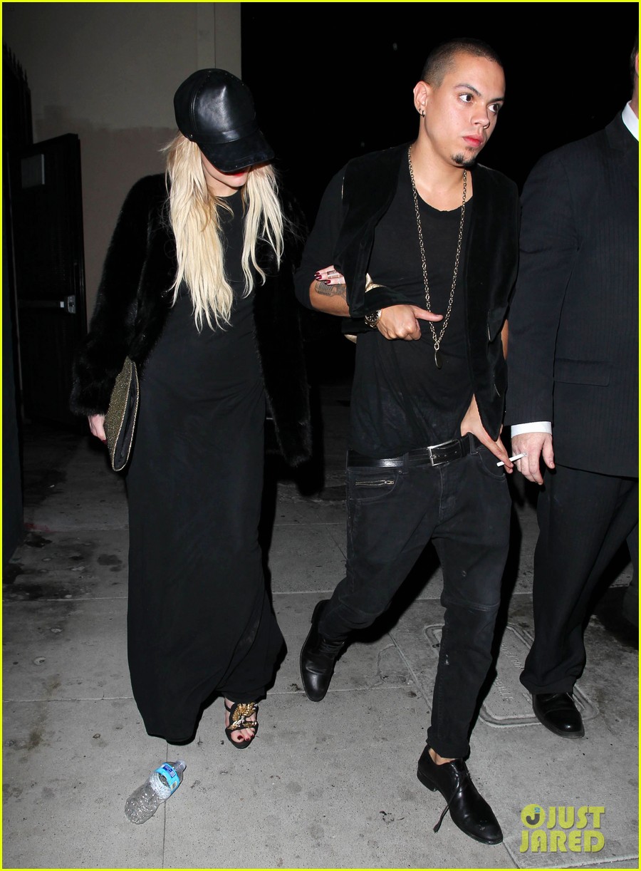 Ashlee Simpson Parties at the Same Club As Her Dad Joe: Photo 3215059 ...