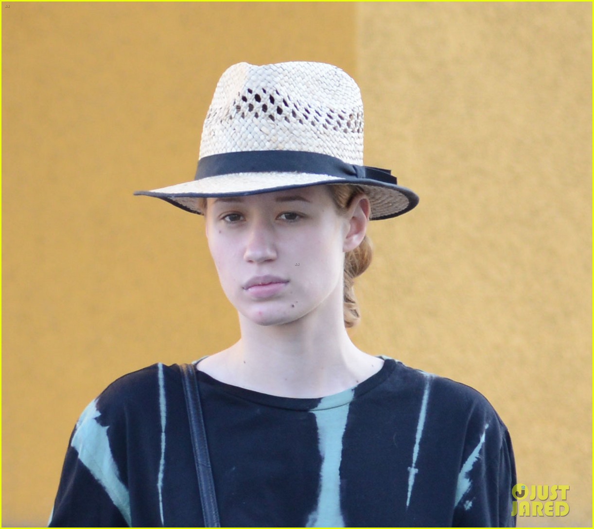 Iggy Azalea Goes Makeup Free Gets Apology From Snoop Dogg Photo iggy-azalea-goes-makeup-free-gets-apology-from-snoop-dogg-photo