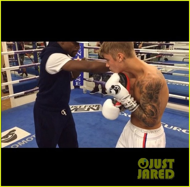 Justin Bieber Hits the Boxing Ring with Floyd Mayweather Jr.!: Photo ...