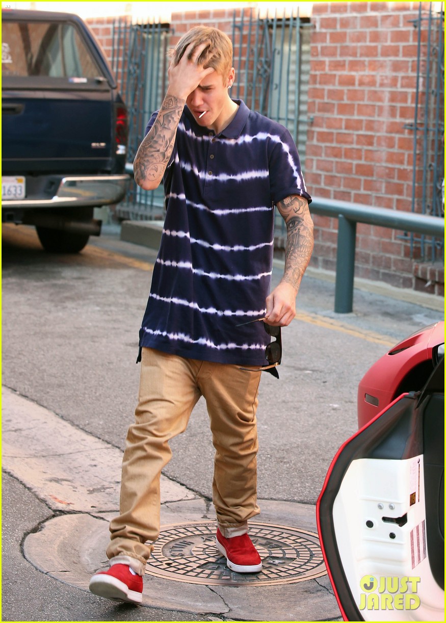 Justin Bieber Enjoys a Lollipop After a Doctor's Appointment: Photo ...