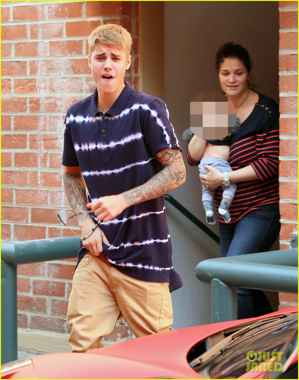 Justin Bieber Enjoys a Lollipop After a Doctor's Appointment: Photo ...