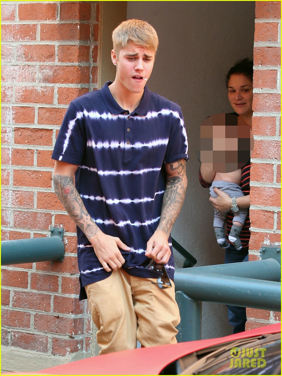 Justin Bieber Enjoys a Lollipop After a Doctor's Appointment: Photo ...