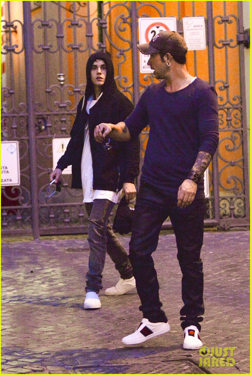 Justin Bieber & Dad Jeremy Take In The Wonders of Rome: Photo 3213865 ...