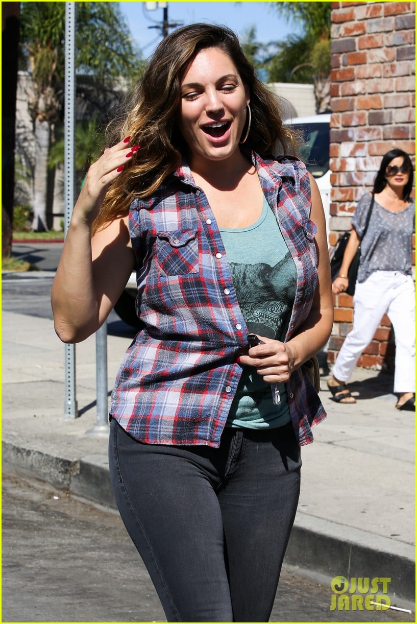 Kelly Brook & Her 'One Big Happy' Cast Complete 1st Live Taping - See ...