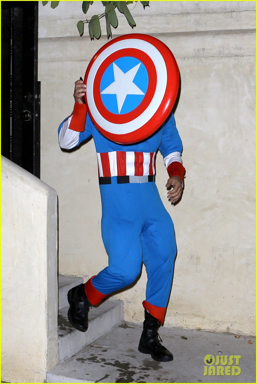 Gerard Butler Becomes Captain America & Still Gets Recognized By His ...
