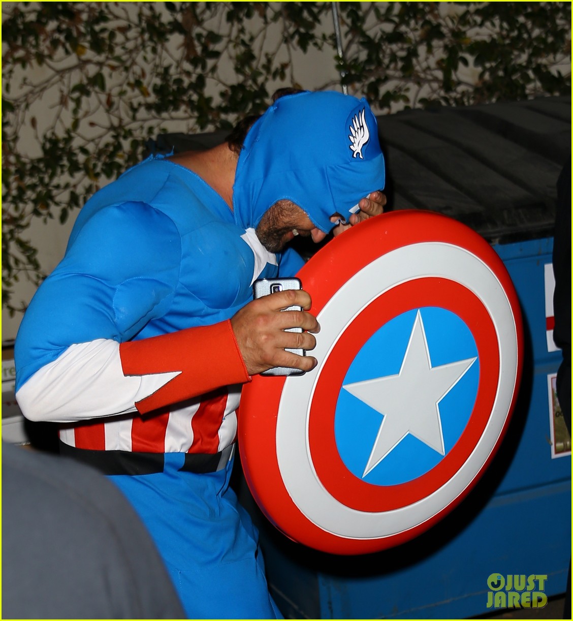 Gerard Butler Becomes Captain America & Still Gets Recognized By His ...