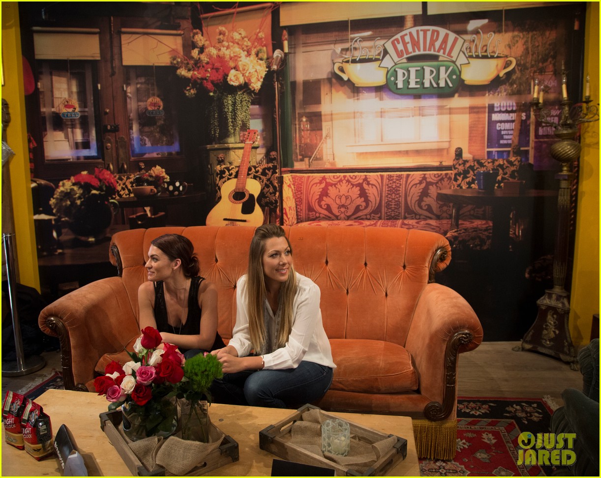 Colbie Caillat Sings 'Smelly Cat' at 'Friends' Central Perk Shop: Photo ...
