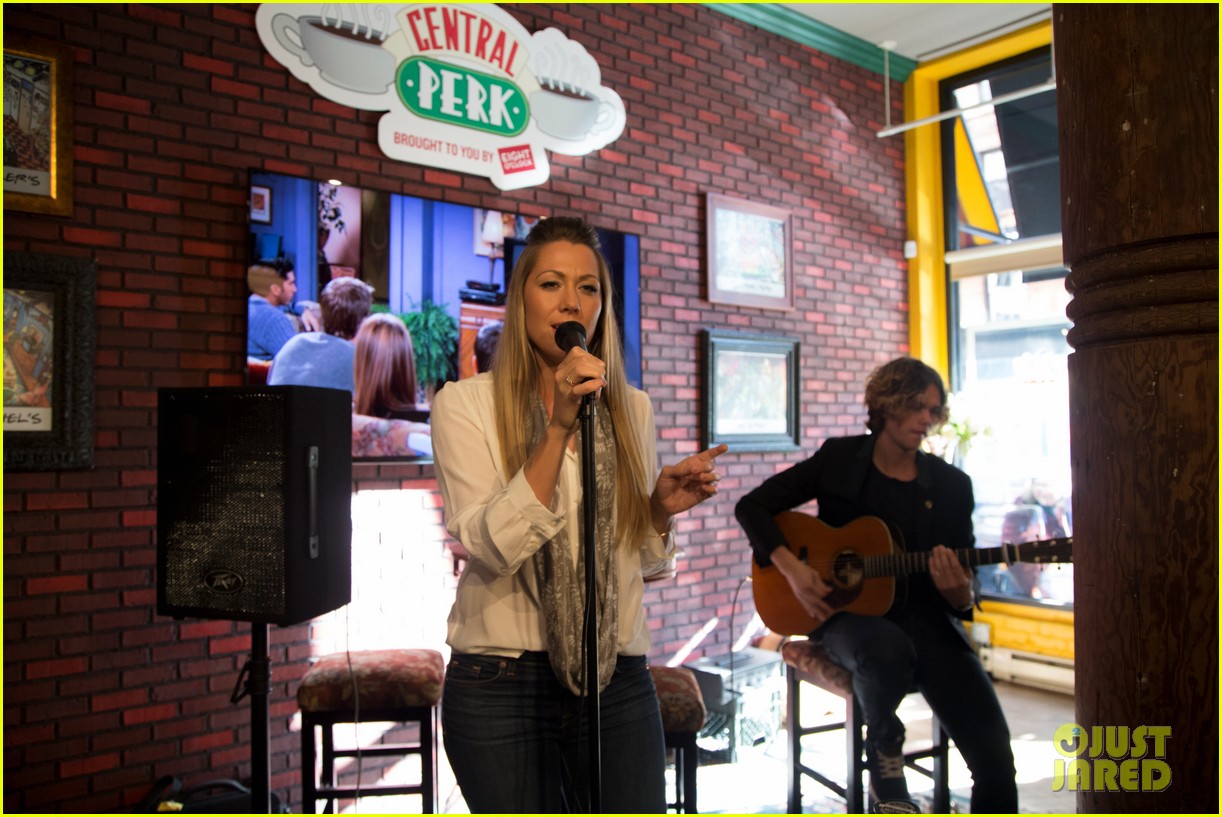 Colbie Caillat Sings 'Smelly Cat' at 'Friends' Central Perk Shop: Photo ...