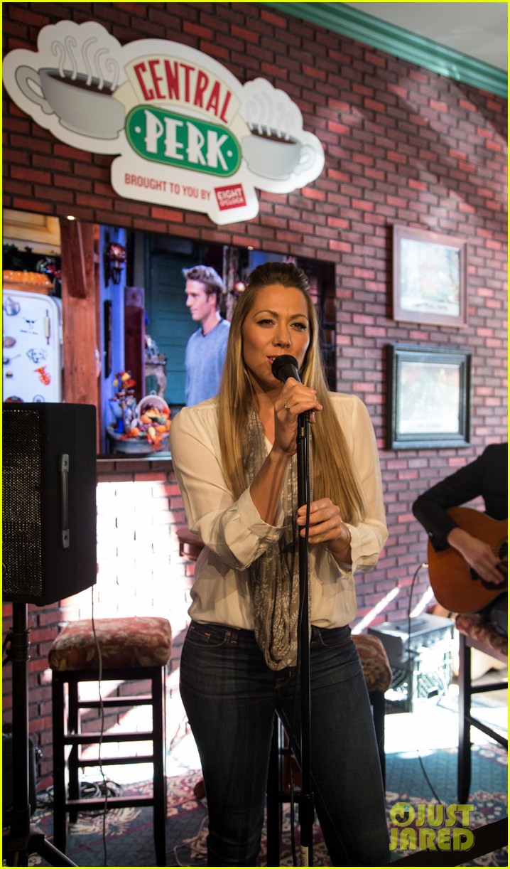 Colbie Caillat Sings 'Smelly Cat' at 'Friends' Central Perk Shop: Photo ...