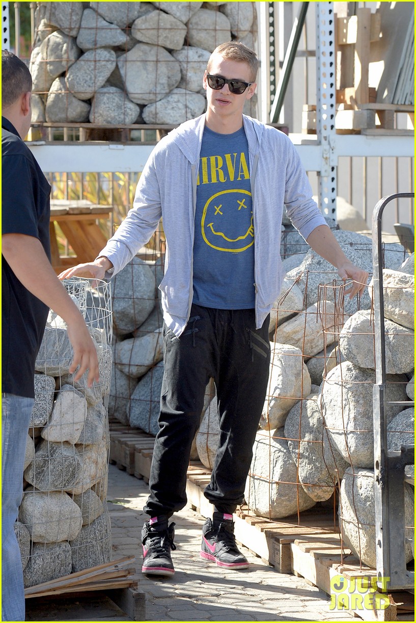 Hayden Christensen Grabs Ideas on Landscaping, Pregnant Rachel Bilson ...