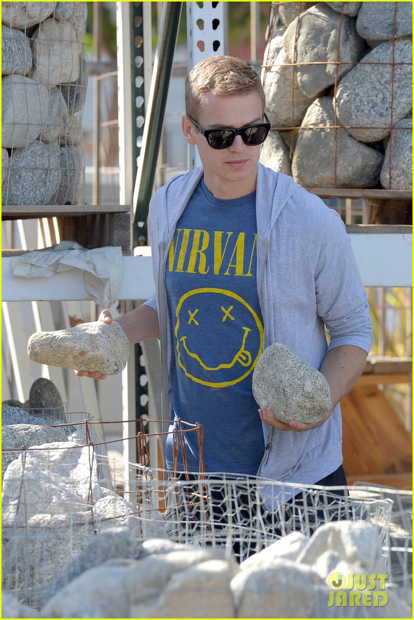 Hayden Christensen Grabs Ideas on Landscaping, Pregnant Rachel Bilson ...