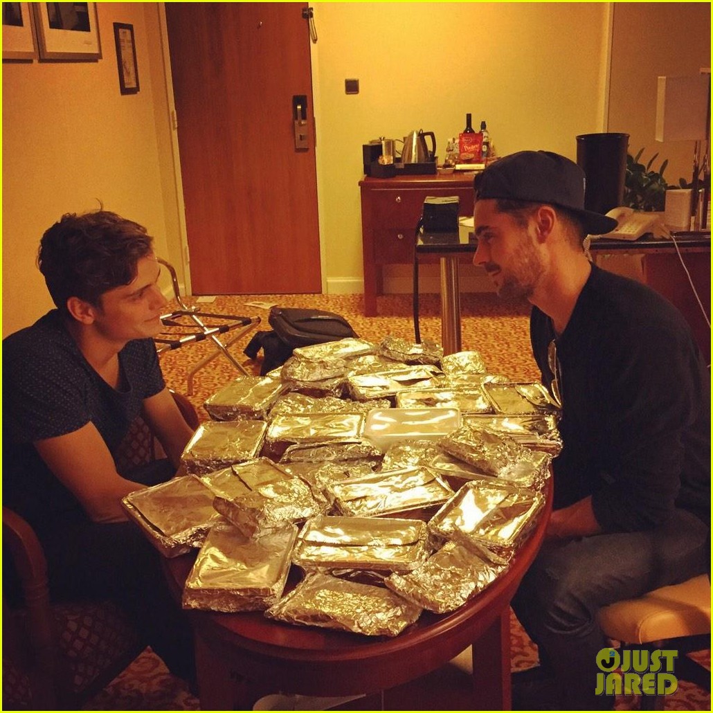 Zac Efron Spends Birthday in Europe with DJs Martin Garrix & Dillon ...