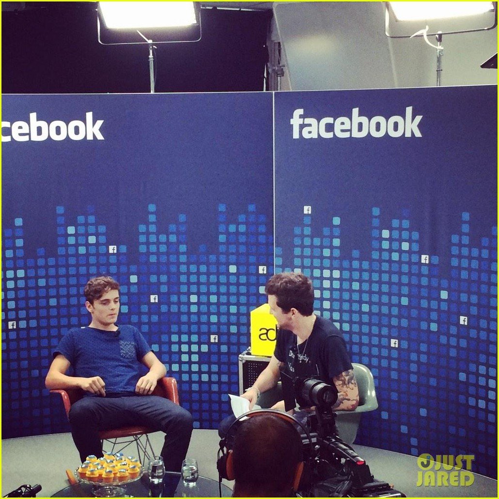 Zac Efron Spends Birthday in Europe with DJs Martin Garrix & Dillon ...