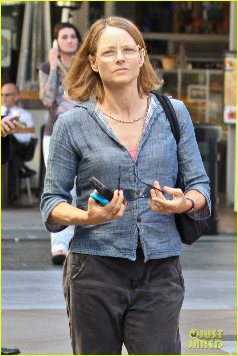 Jodie Foster Puts Fit Figure On Display For Breakfast: Photo 3211133 ...