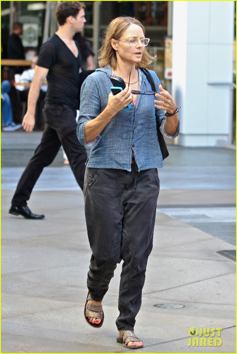 Jodie Foster Puts Fit Figure On Display For Breakfast: Photo 3211134 ...