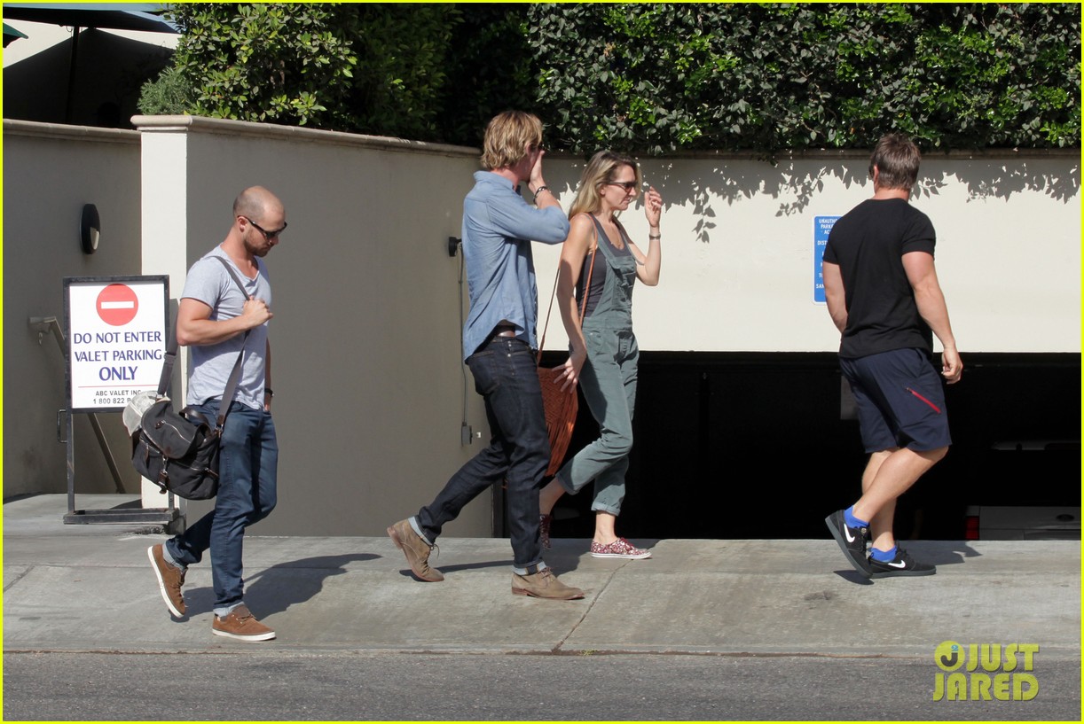 Chris Hemsworth Grabs Lunch with His Older Brother Luke!: Photo 3223143 ...