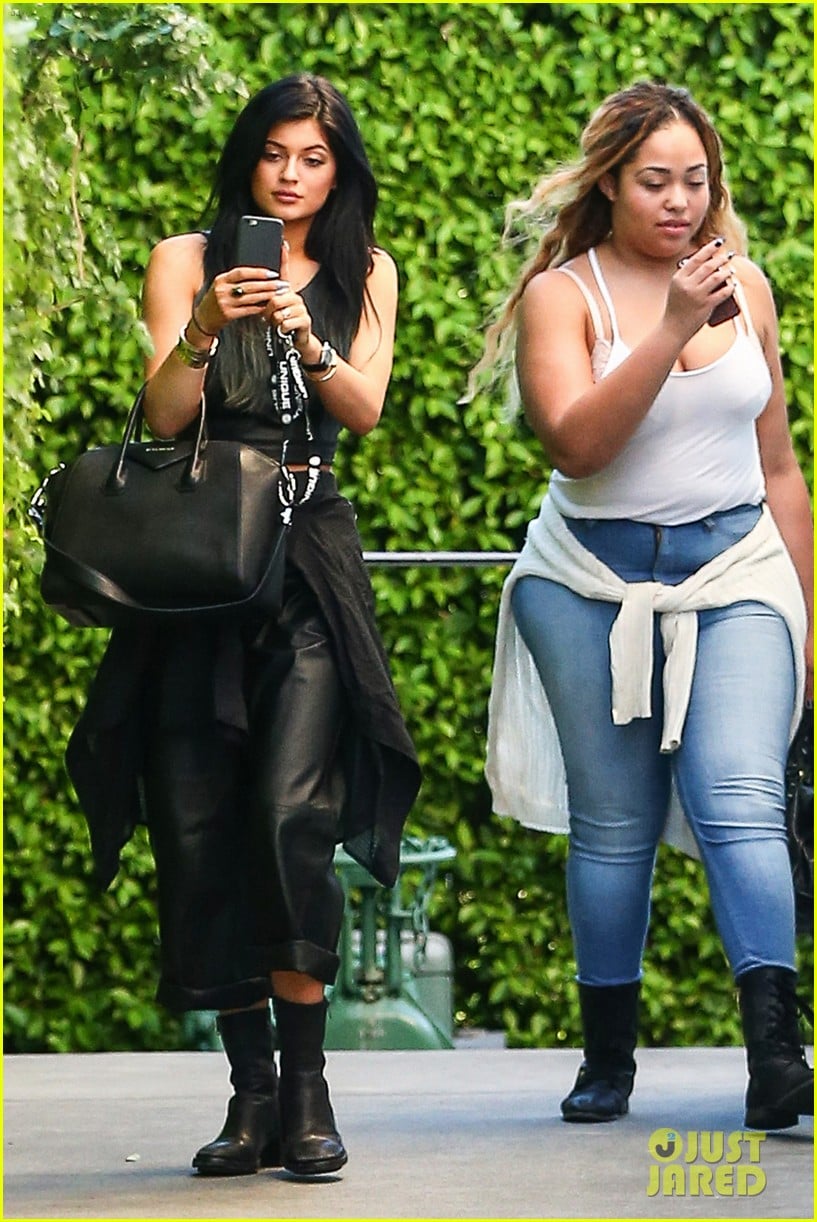 Kendall Jenner Still Looks Modelesque in Casual Clothes: Photo 3214160 ...