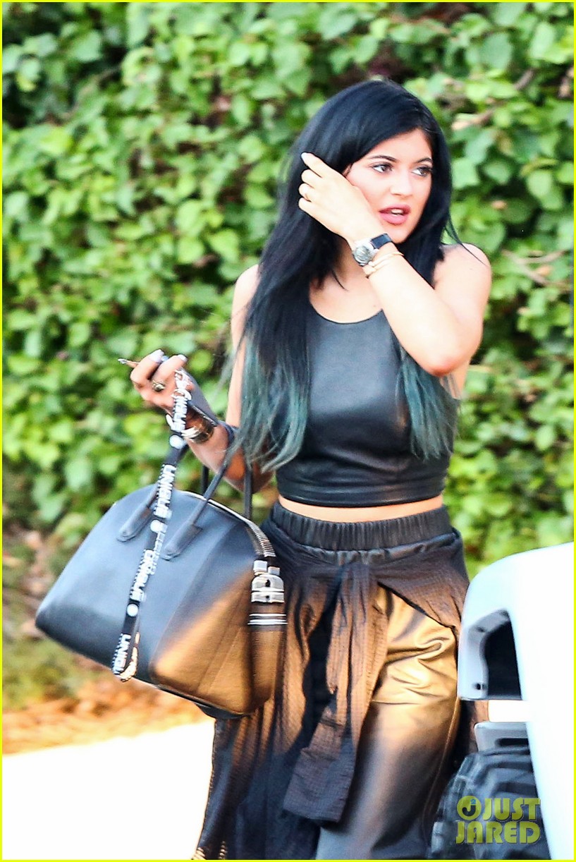 Kendall Jenner Still Looks Modelesque in Casual Clothes: Photo 3214167 ...